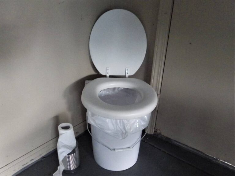 6 Off-Grid Toilet Options