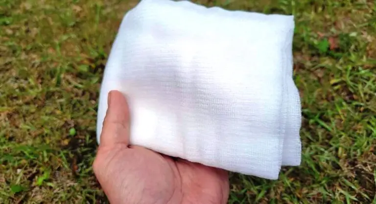How to Make a DIY Poultice for Cuts and Scrapes