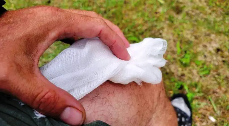 How to Make a DIY Poultice for Cuts and Scrapes