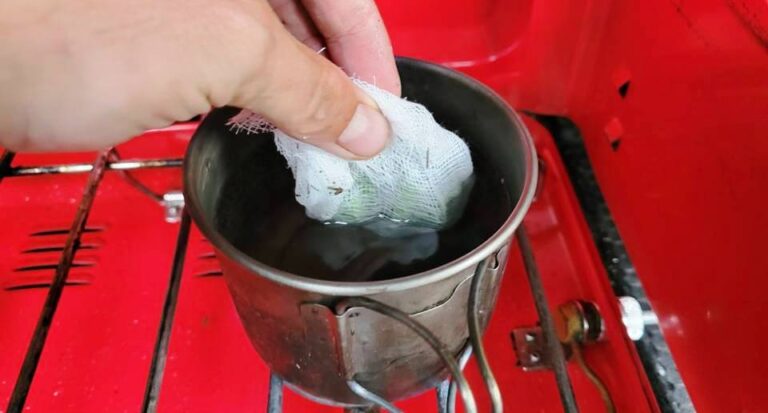 How to Make a DIY Poultice for Cuts and Scrapes